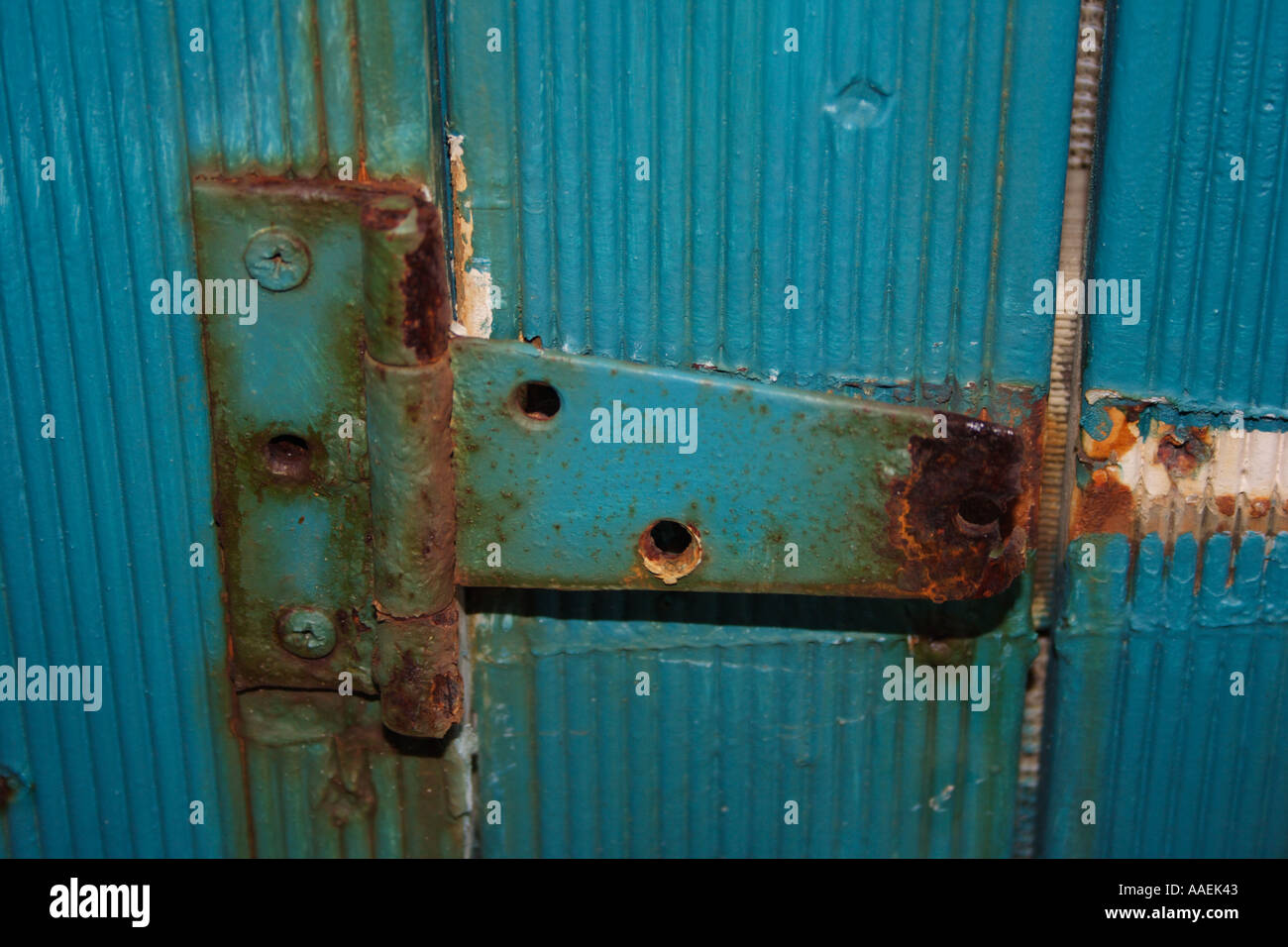 PADLOCK AND HINGE ON A AQUA BLUE TIMBER BUILDING BAPD1971 Stock Photo ...