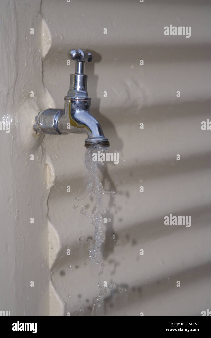 Corrugated plastic water tank tap hi-res stock photography and images ...