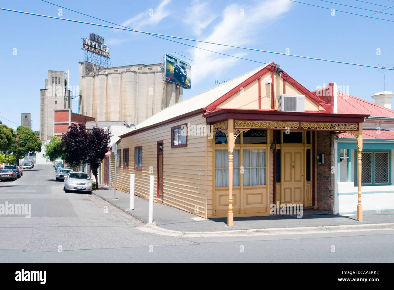 Workers cottage Melbourne Stock Photo - Alamy