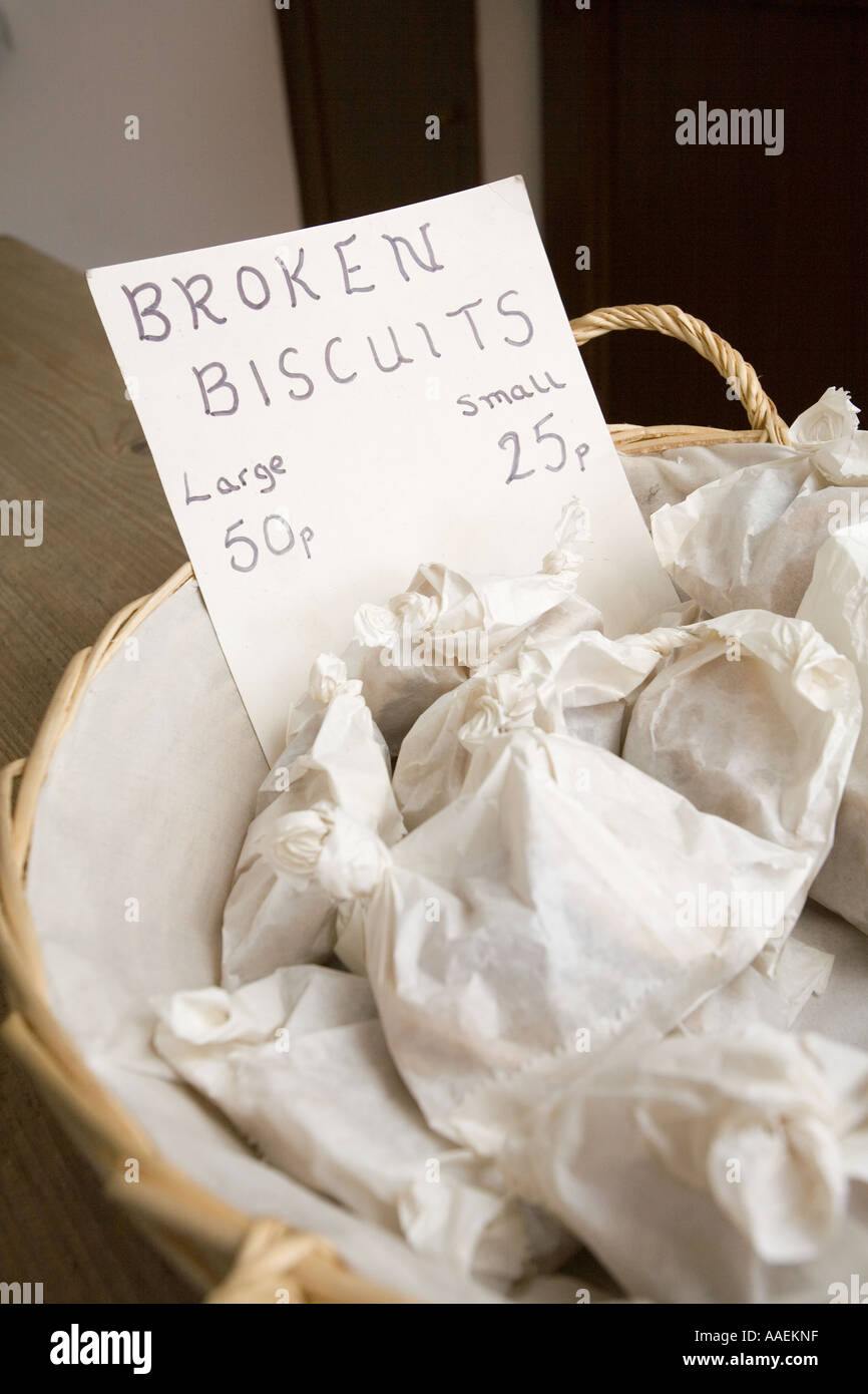 Old fashioned bread shop hi-res stock photography and images - Alamy