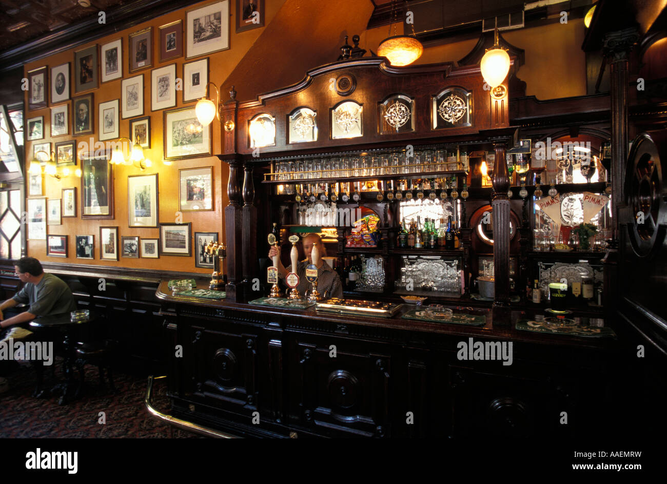 Red lion pub parliament street hi-res stock photography and images - Alamy