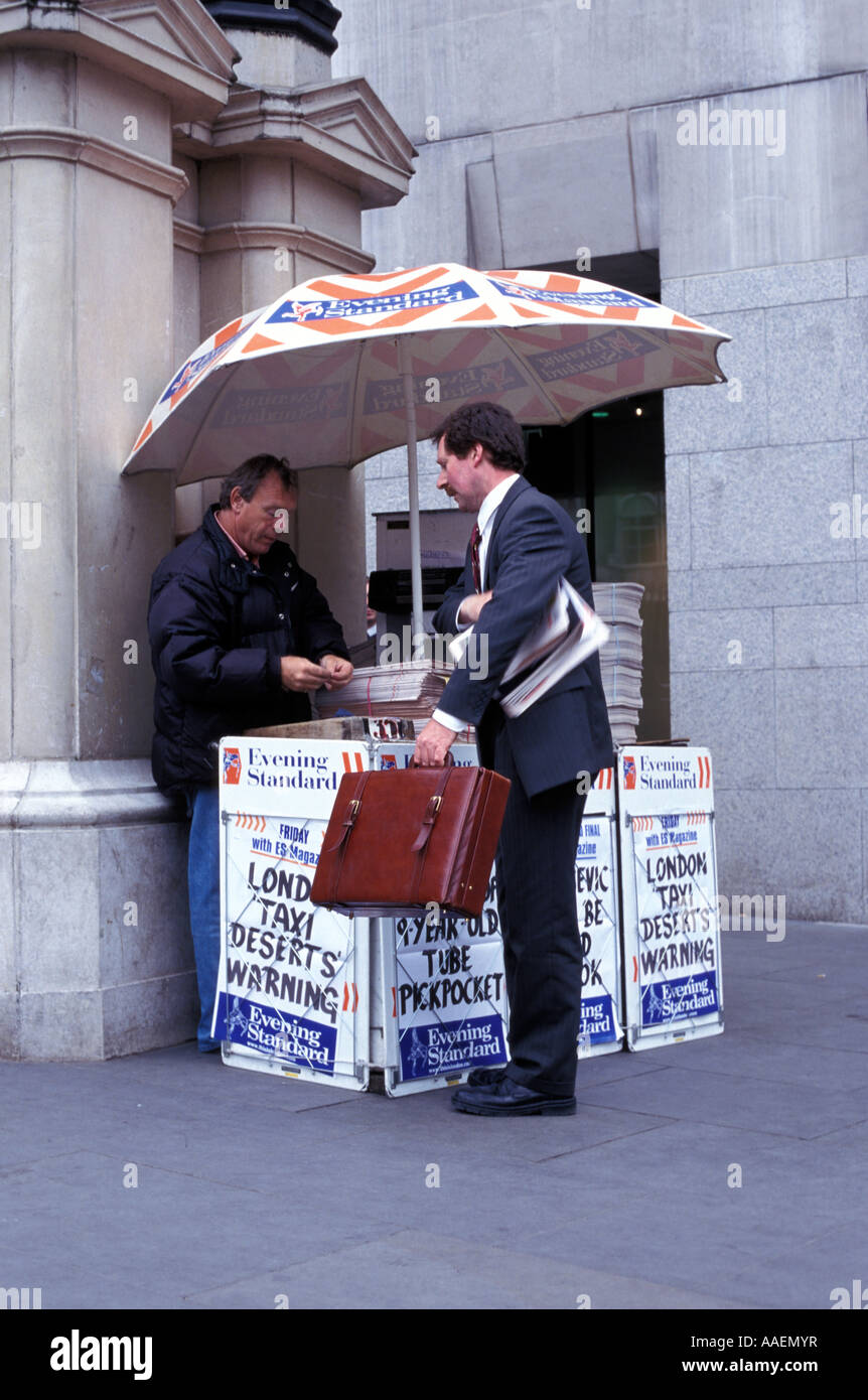 Newspaperman london hi-res stock photography and images - Alamy