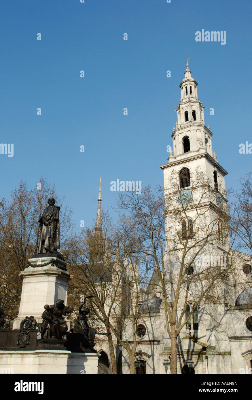 View of St Clement Danes church and statue of William Gladstone in The ...