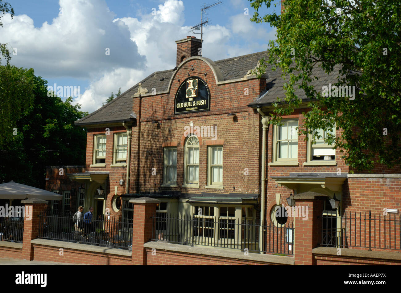 The old bull and bush, hampstead hi-res stock photography and images ...