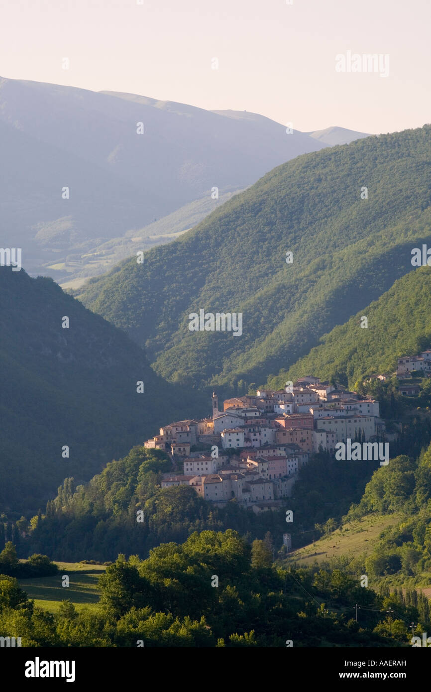 Etruscan walls & Medieval architecture of Italian Hill towns. Town Of ...