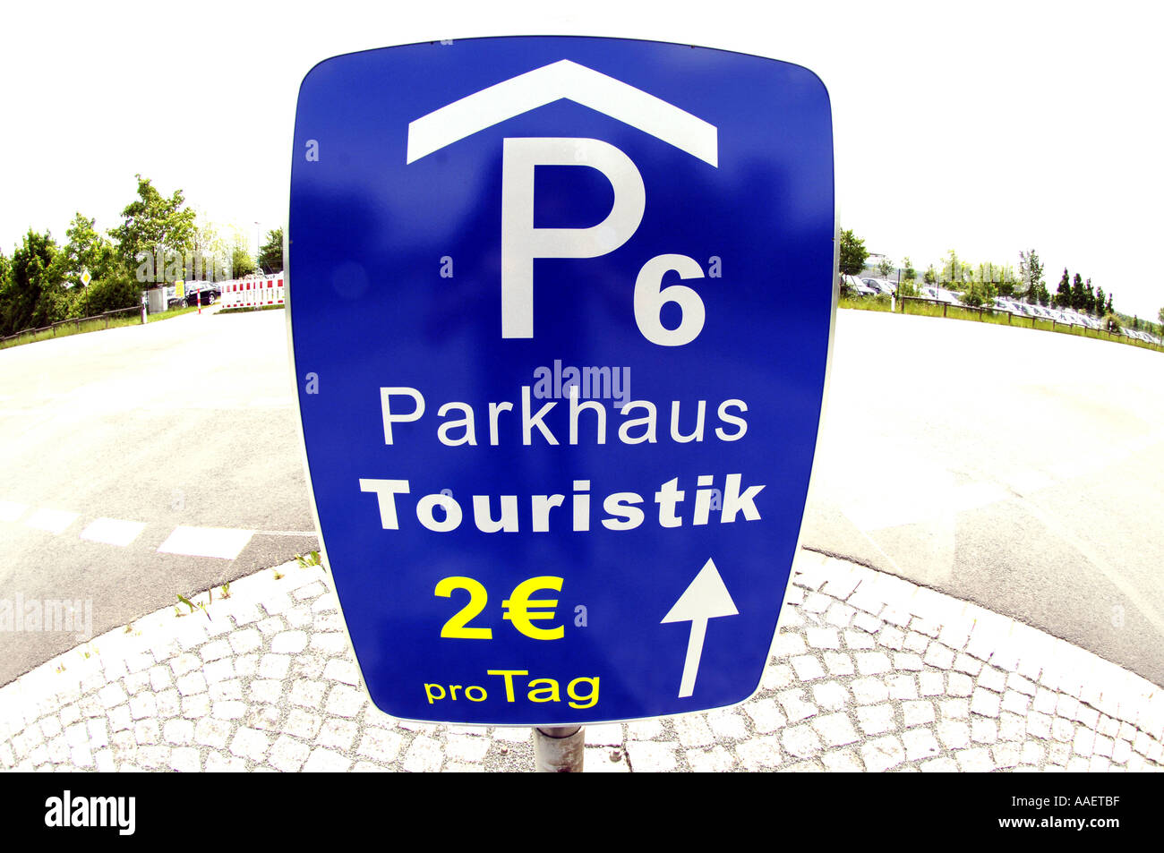 parking signpost sign blue white Stock Photo - Alamy