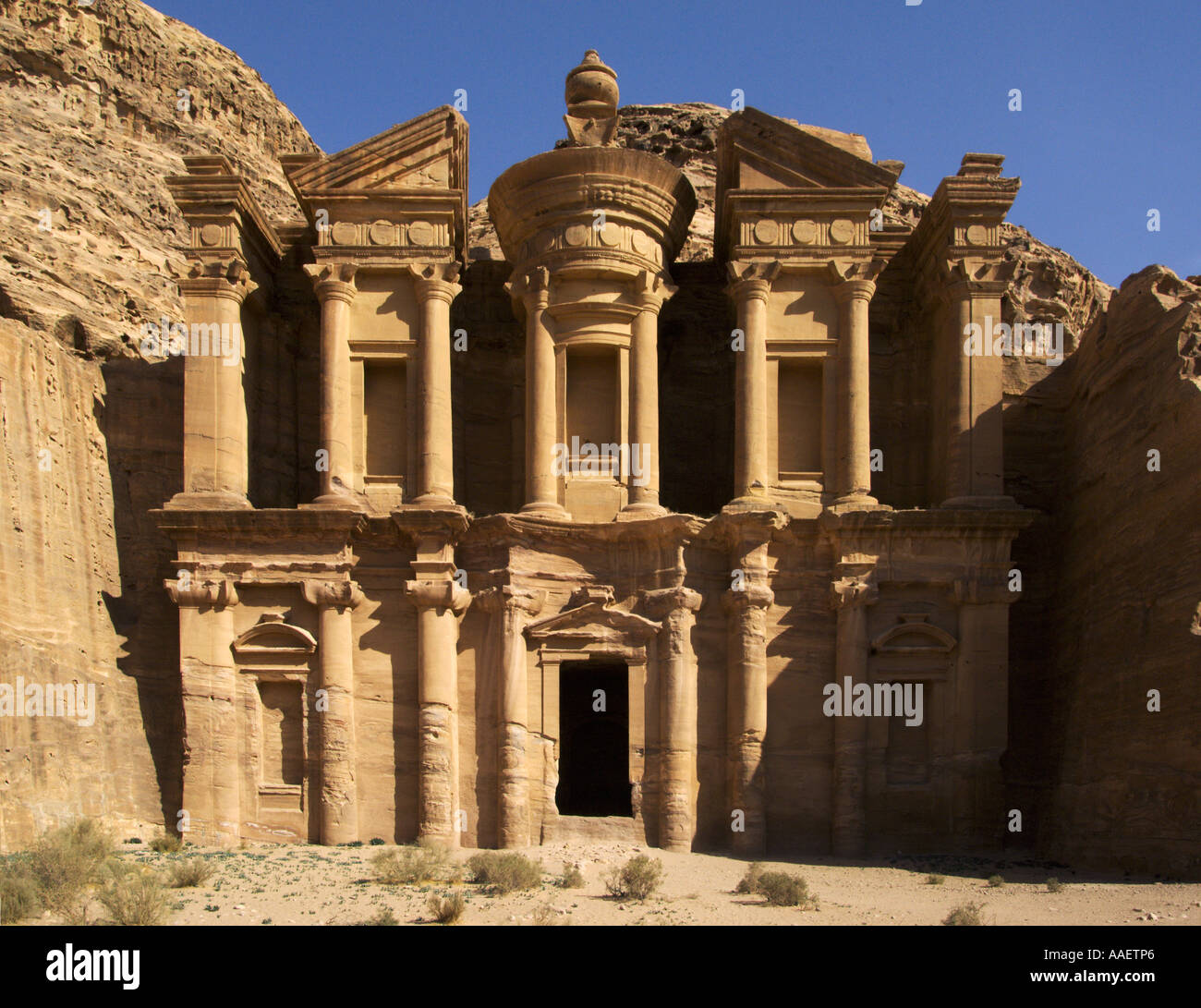 Niche tomb hi-res stock photography and images - Alamy