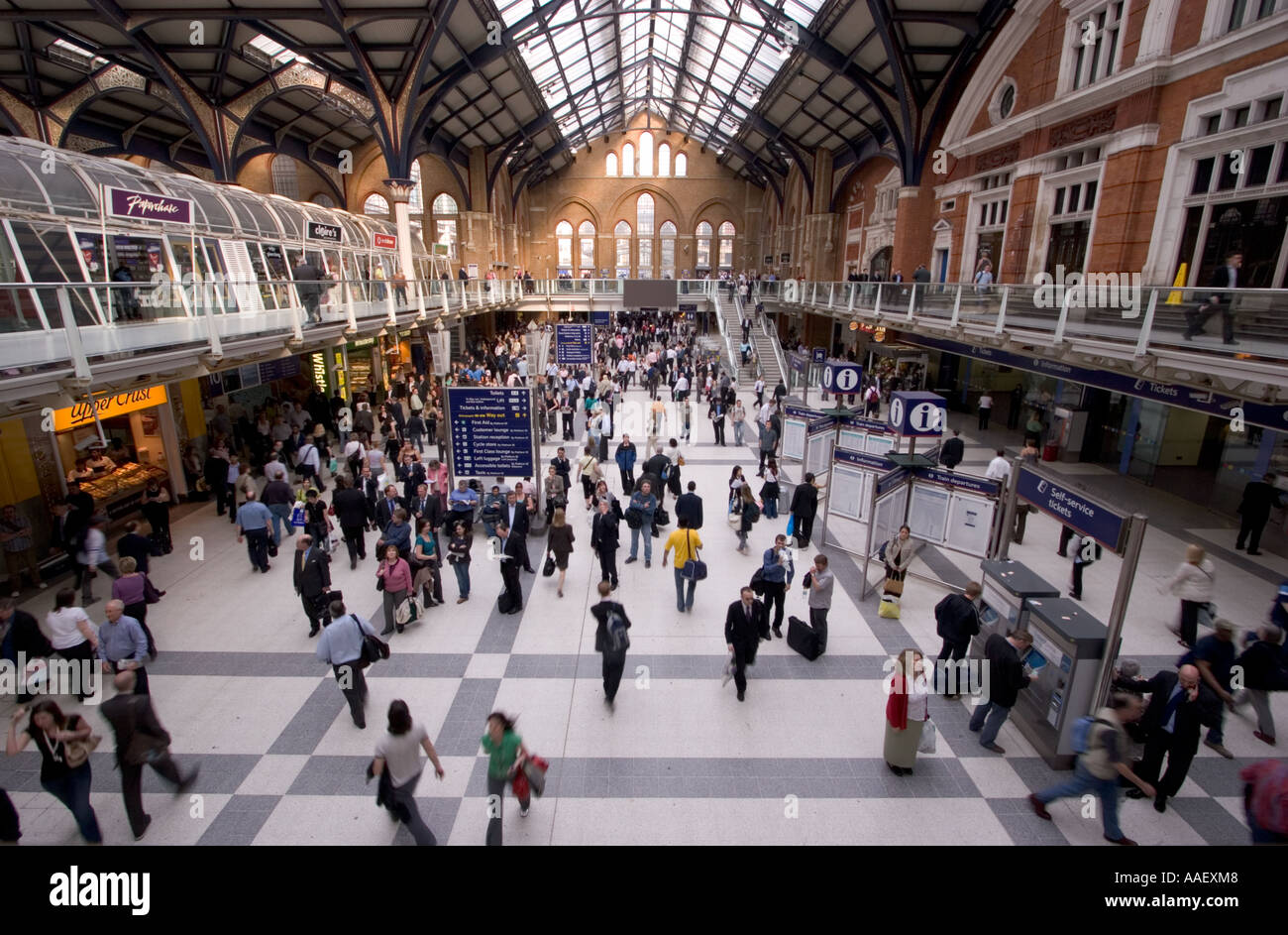 Liverpool Street Station during evening rush hour Stock Photo - Alamy