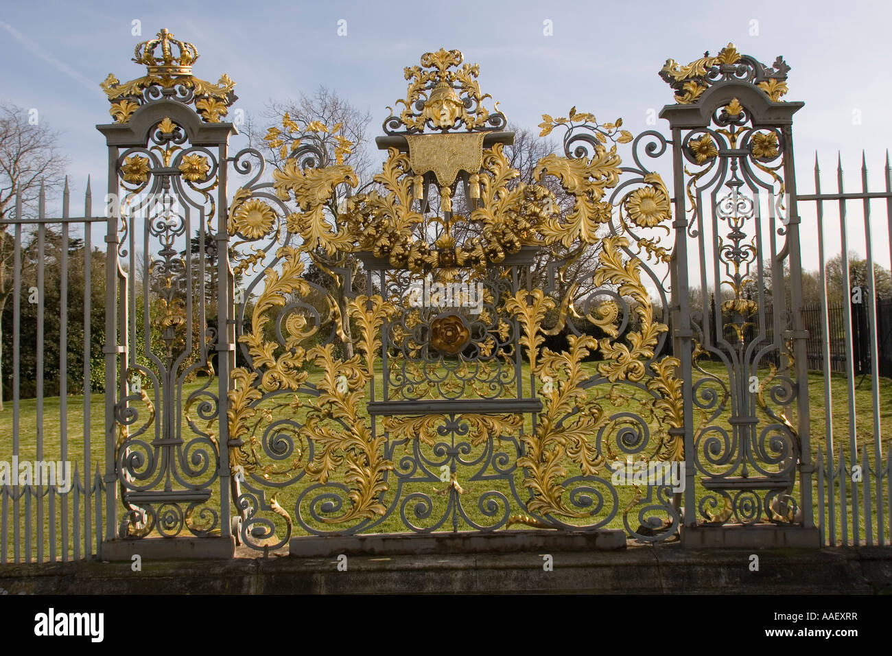 Garden gates at Hampton Court Palace Surrey GB UK Stock Photo - Alamy
