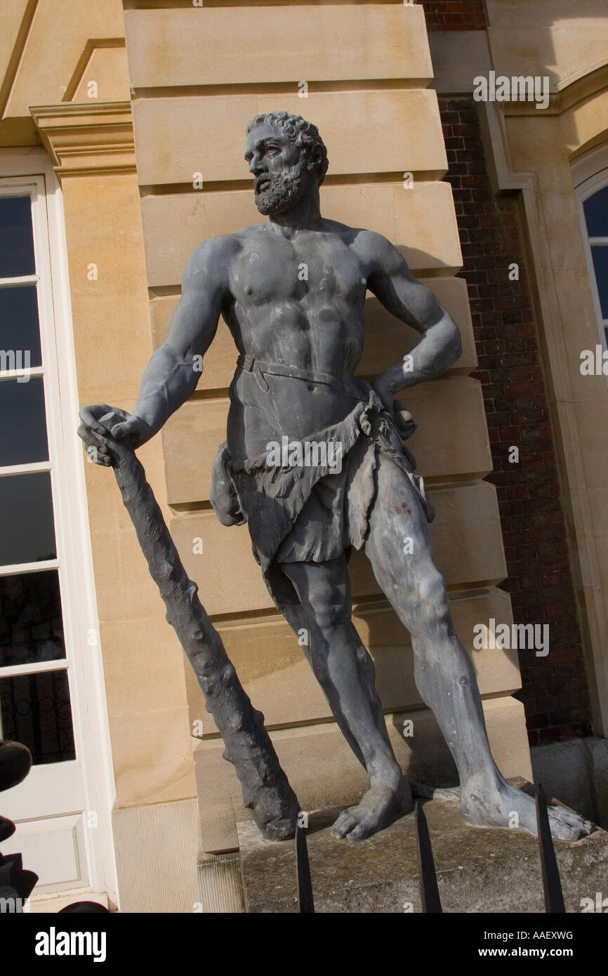 Statue Hampton Court Palace and gardens, Surrey GB UK Stock Photo - Alamy