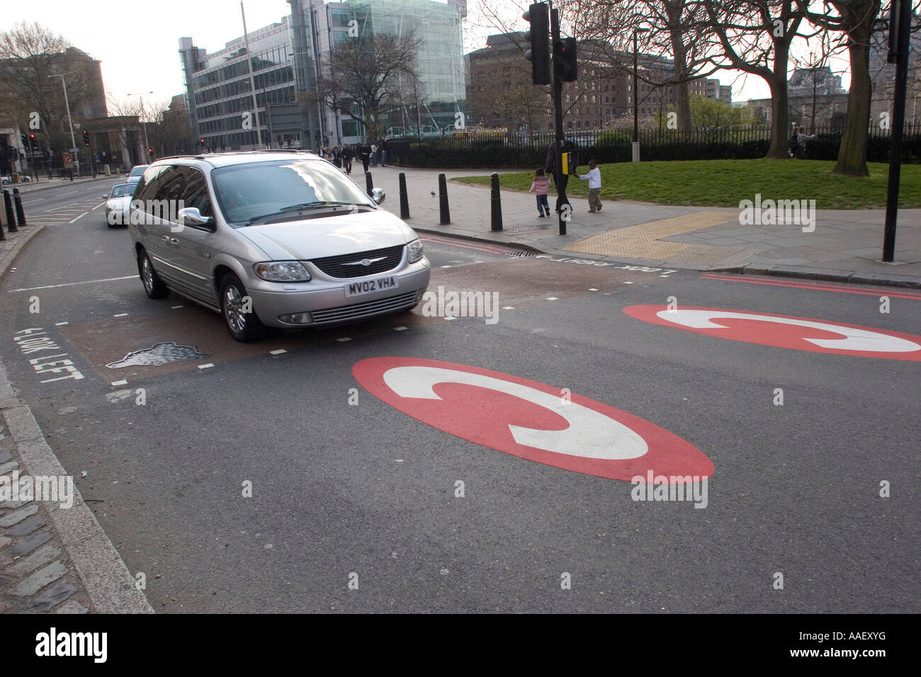 Congestion charge signs hi-res stock photography and images - Alamy
