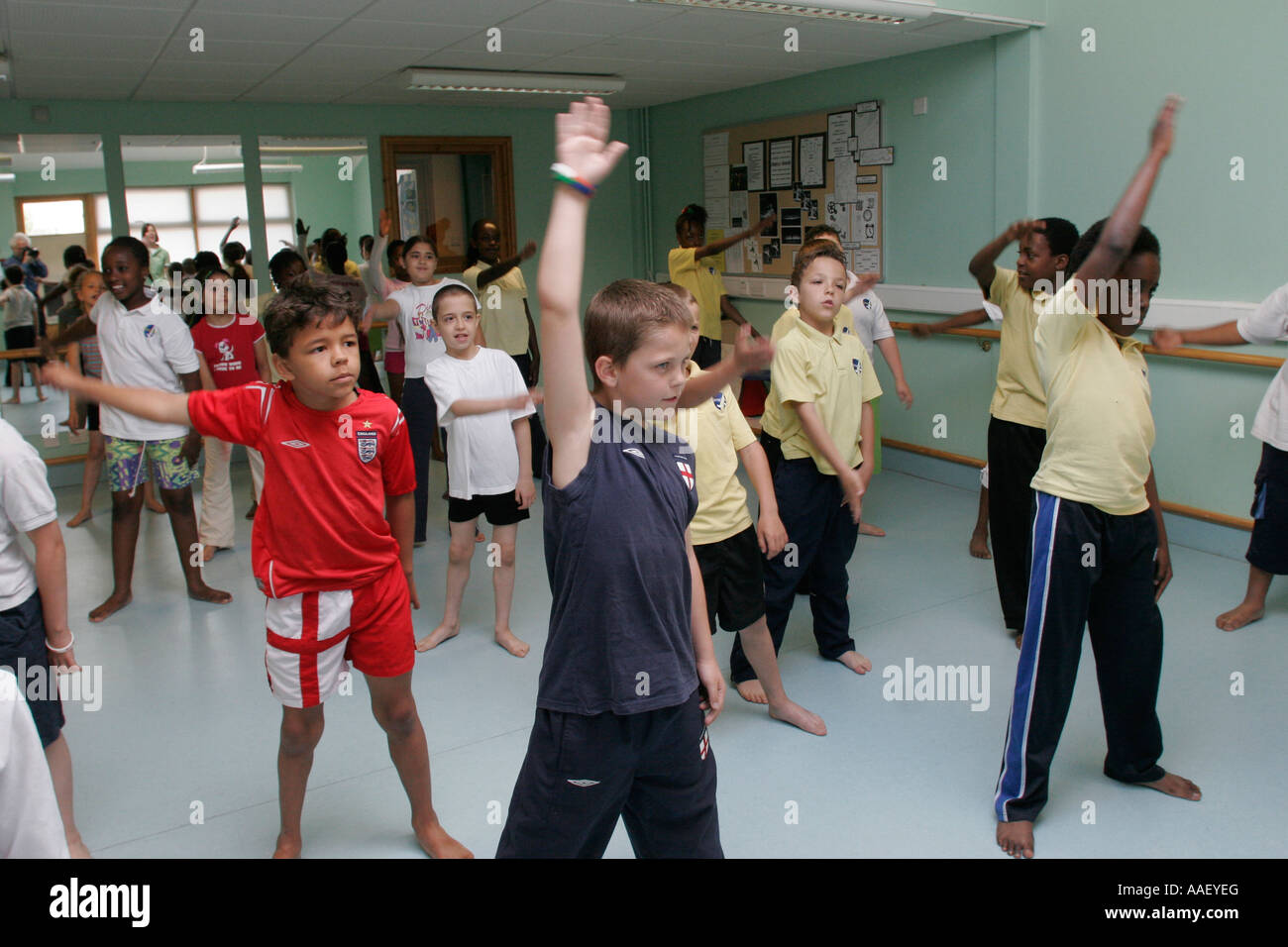 Primary school children in exercise in school gym Stock Photo - Alamy