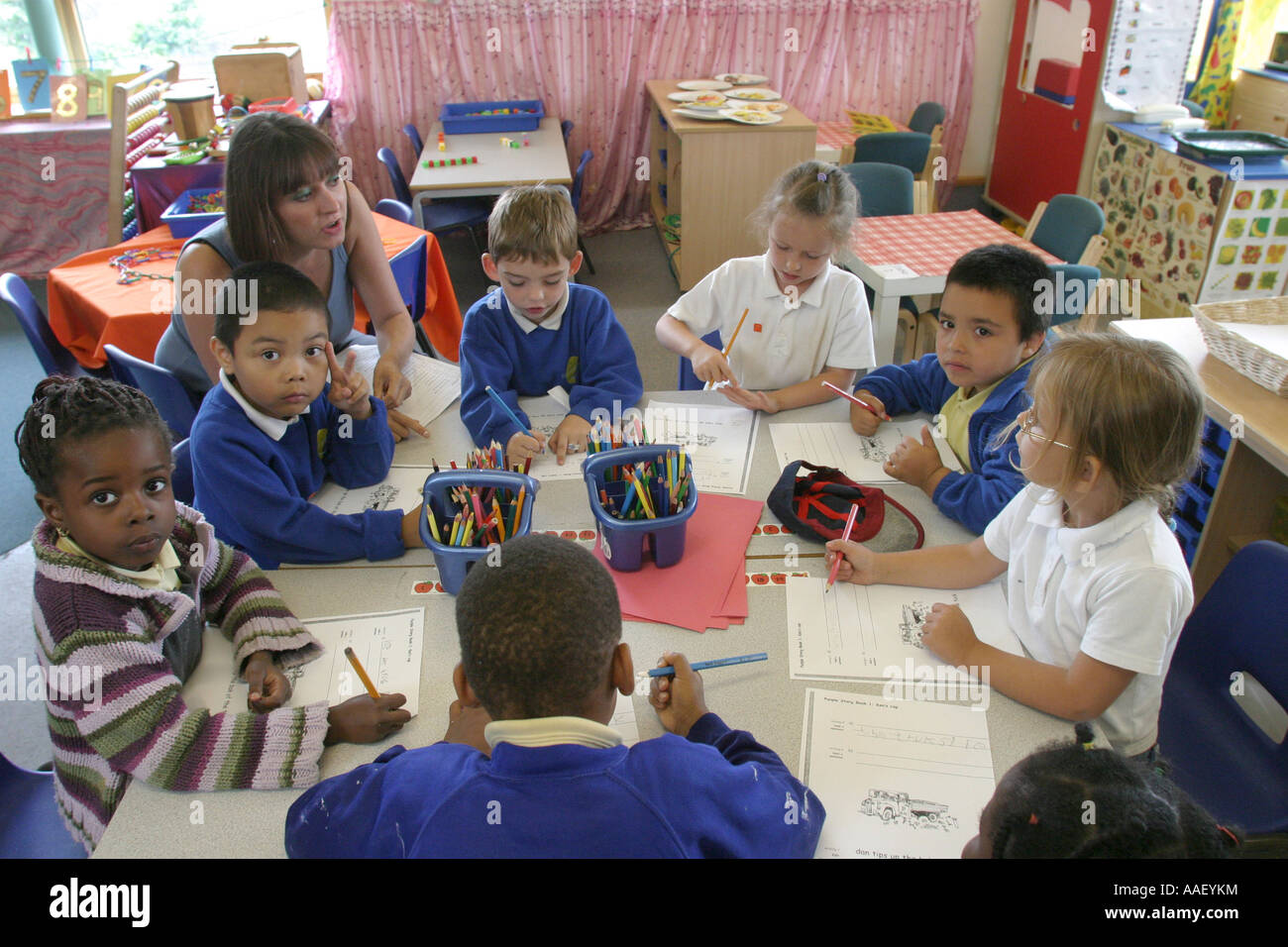 Primary school children in classroom lesson Stock Photo - Alamy