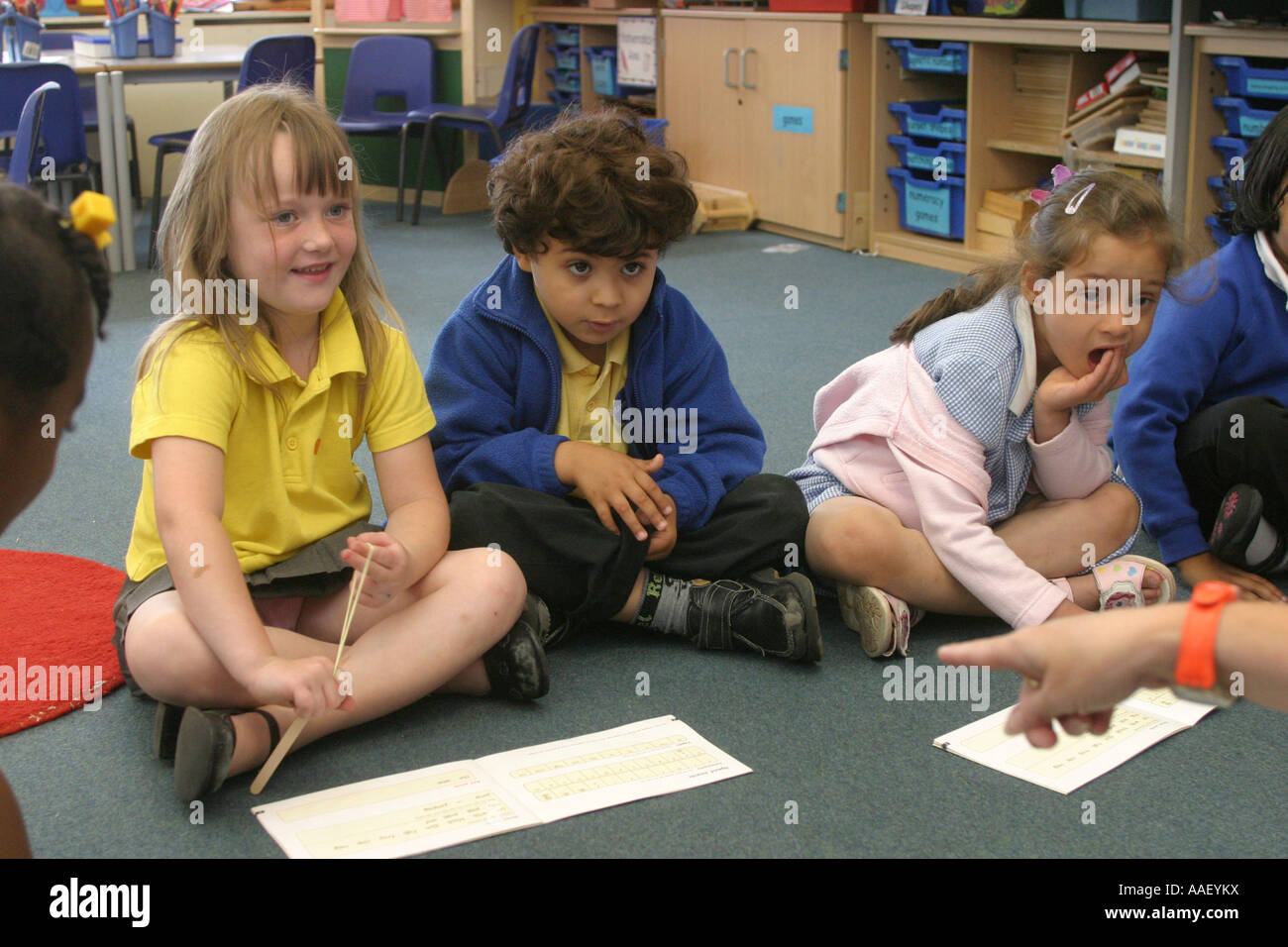 Primary school children in classroom lesson Stock Photo - Alamy