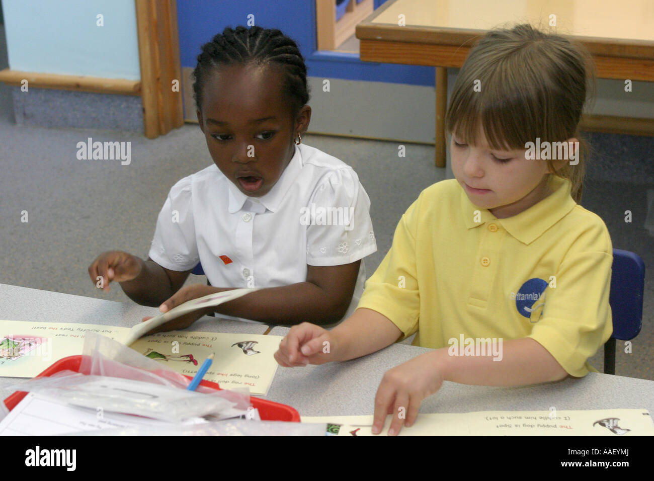 Primary school children in classroom lesson Stock Photo - Alamy