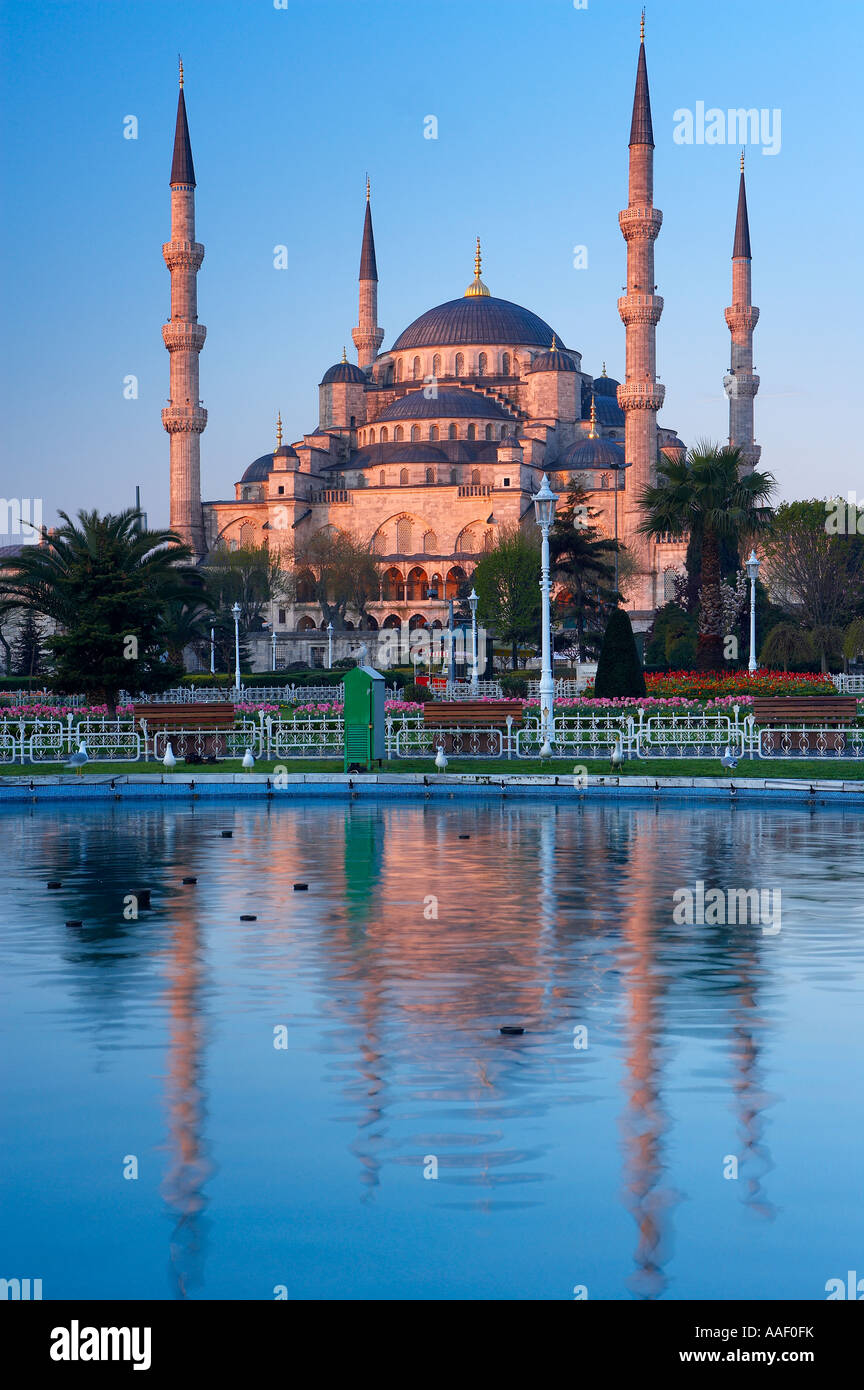 the Blue Mosque reflected in the lake in Sultanahmet Square at dawn ...