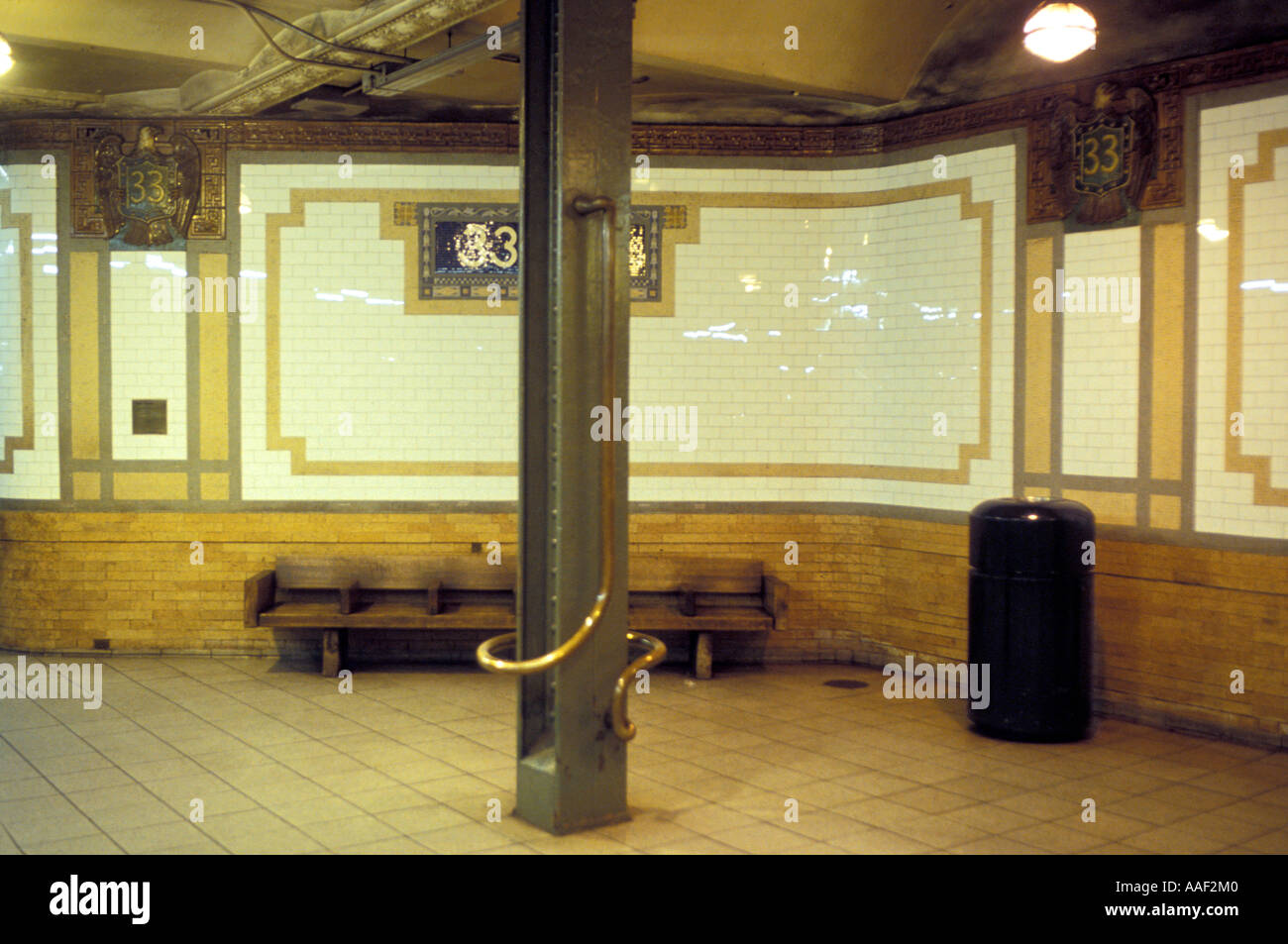 New York Subway Waiting Area Stock Photo - Alamy