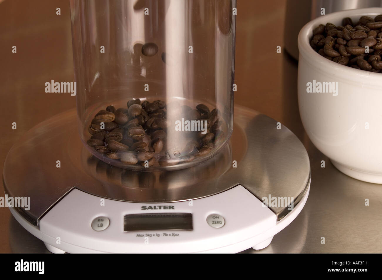 Coffee beans on a weighing scale hi-res stock photography and images ...