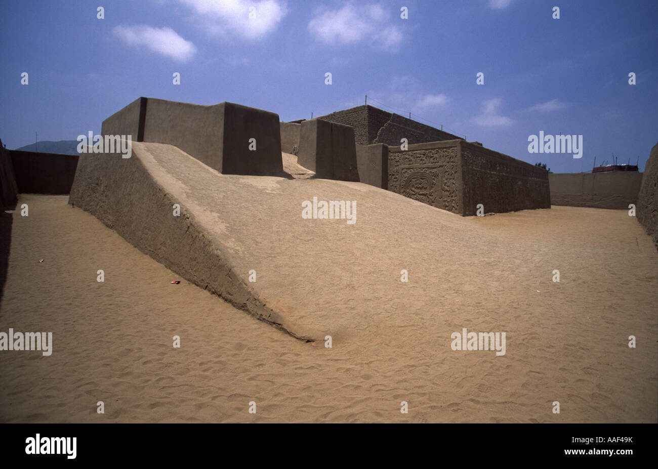 Huaca el Dragon Peru Trujillo Stock Photo - Alamy