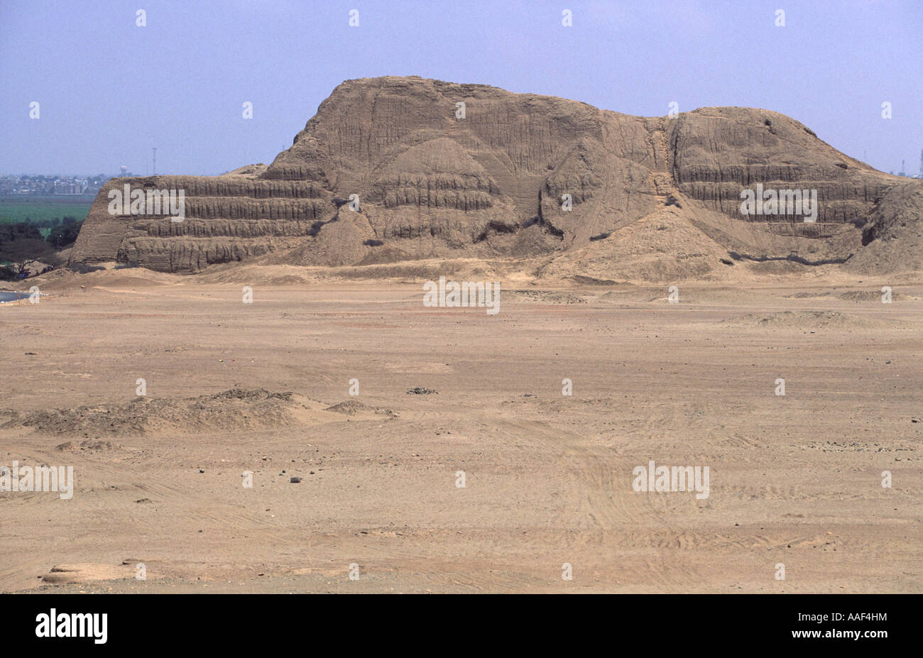 Moche pyramids hi-res stock photography and images - Alamy