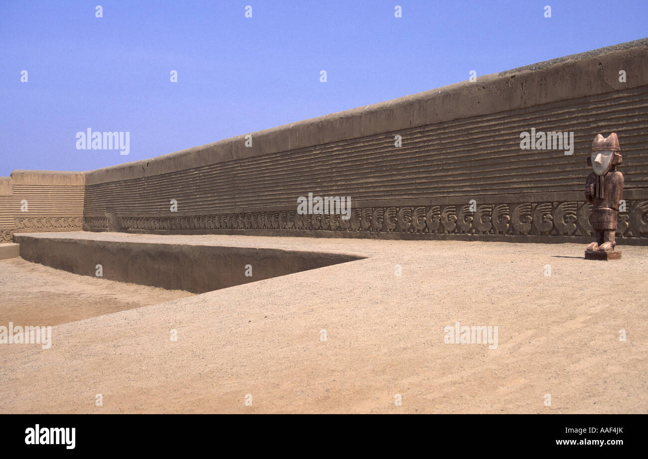 Ruins of Chan Chan Peru Stock Photo - Alamy