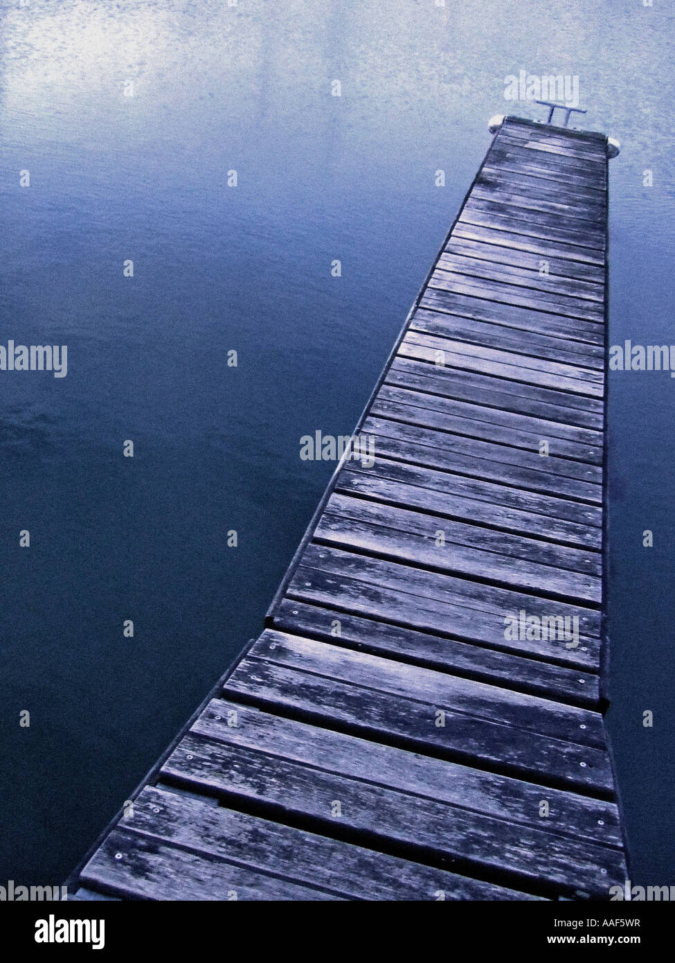 Mooring pontoon hi-res stock photography and images - Alamy