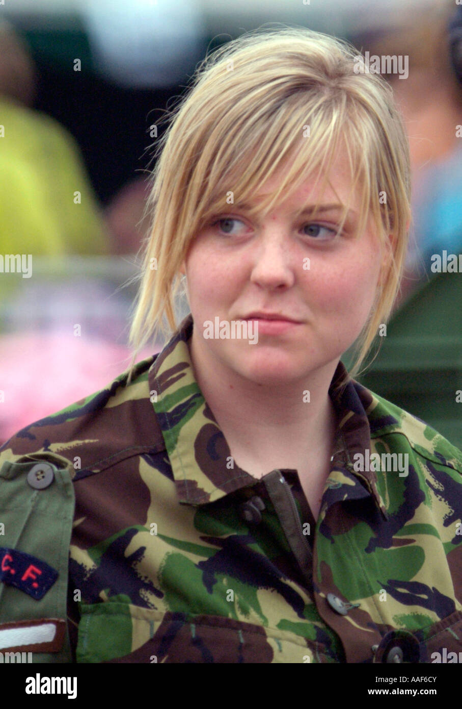 Female army hi-res stock photography and images - Alamy