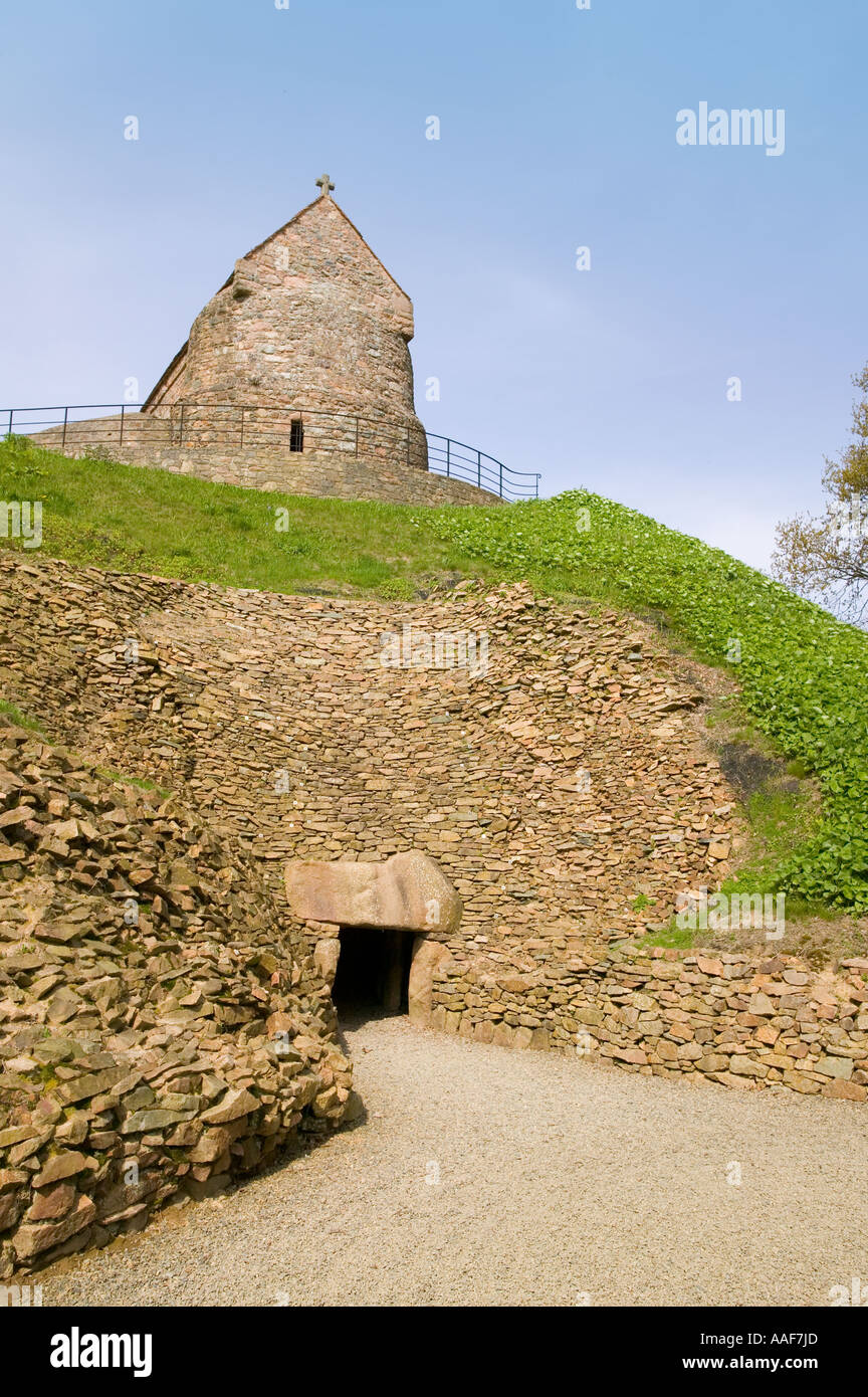 Entrance to Neolithic Grave at La Houge Bie Stock Photo - Alamy