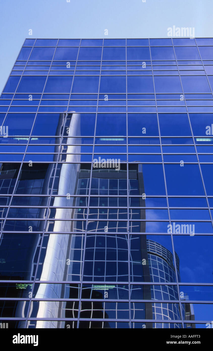 Office glass building hi-res stock photography and images - Alamy