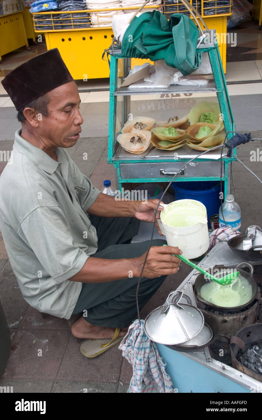 Roadside food vendor Jakarta Stock Photo - Alamy