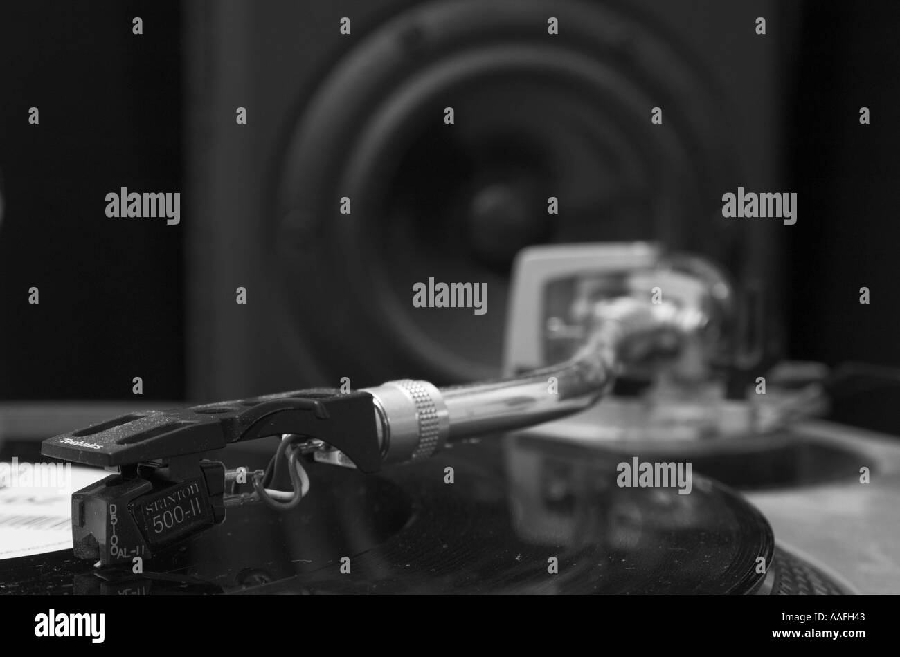 Technics 1210 record turntable hi-res stock photography and images - Alamy
