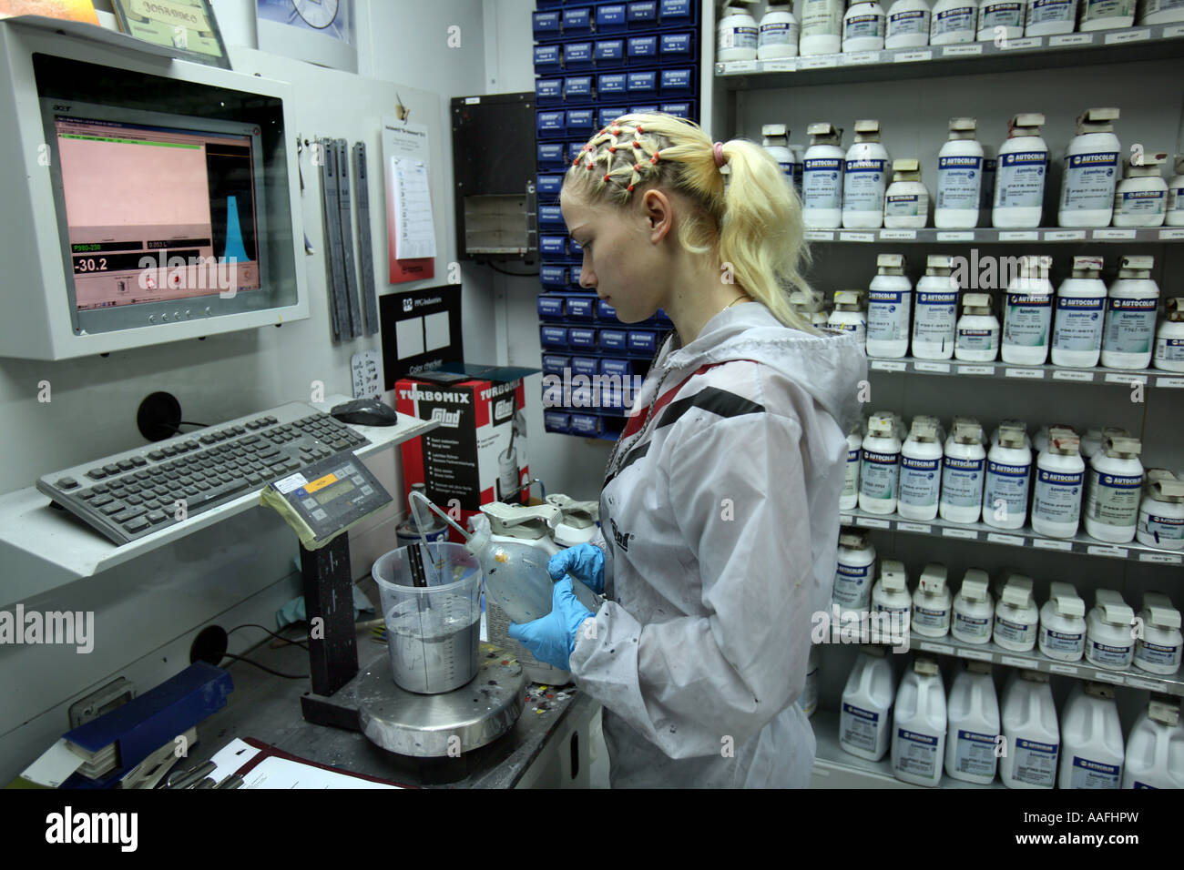 Painter services hi-res stock photography and images - Alamy