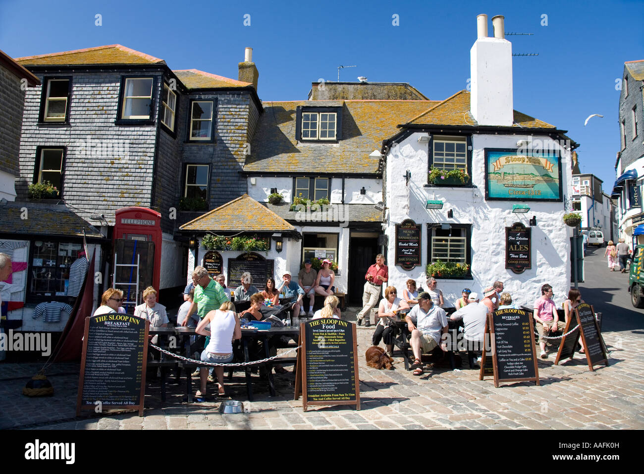 St Ives Sloop Inn on harbour seafront St Ives Cornwall South West ...