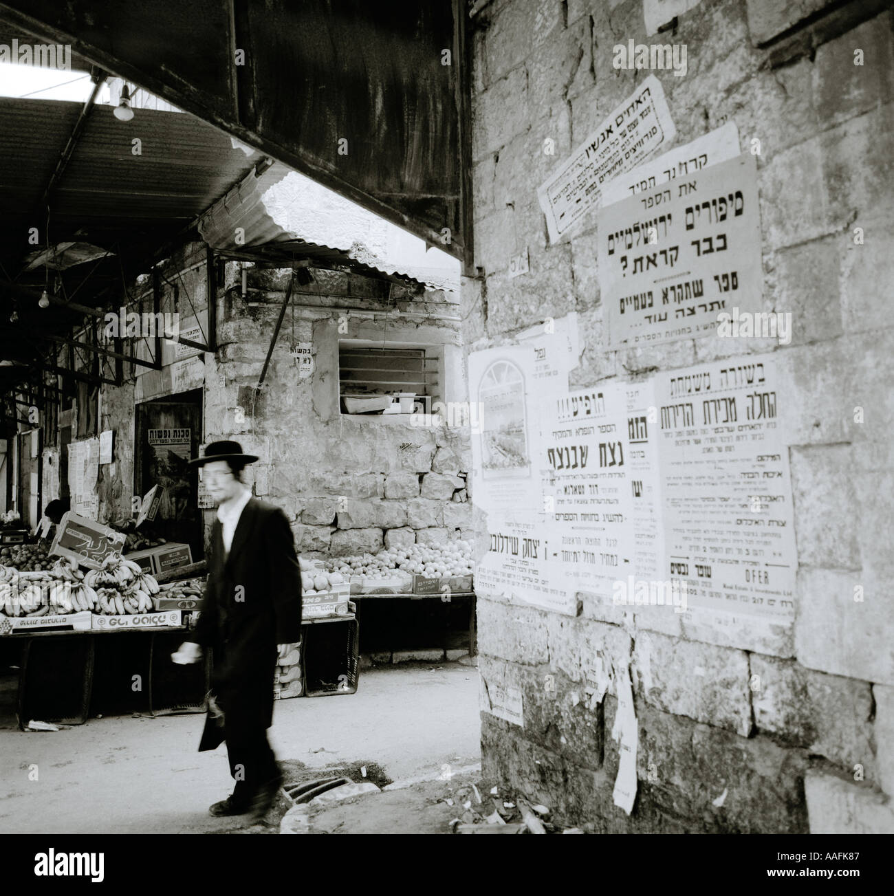 Religious Jew men in the Ultra Orthodox Hasidic Jewish district area of ...