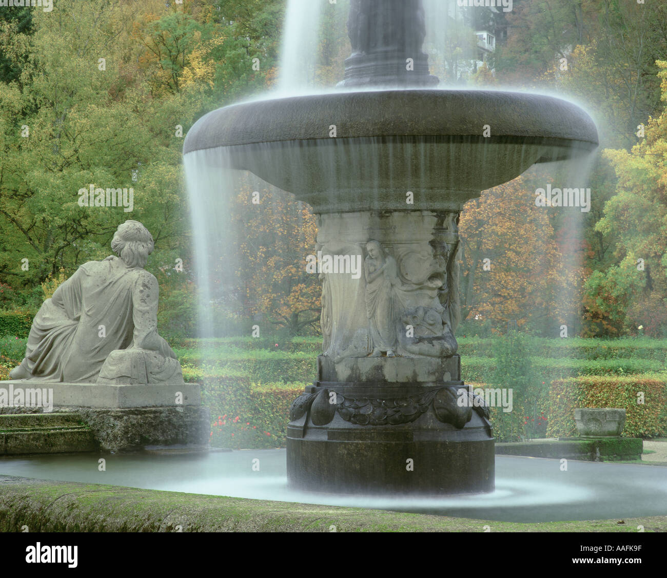 Fountain angels hi-res stock photography and images - Alamy