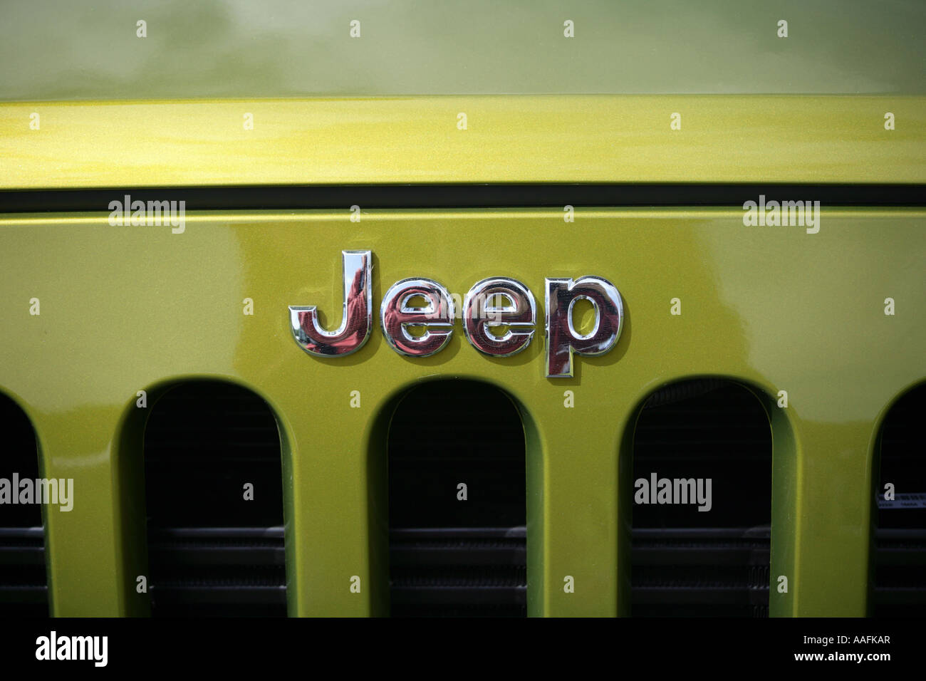 Logo on the grille of a Jeep Cherokee SUV car Stock Photo - Alamy