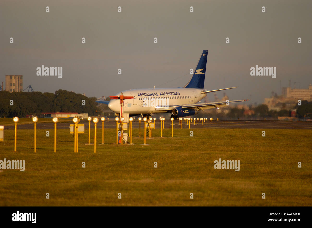 Aerolineas argentinas airplane landing hi-res stock photography and ...