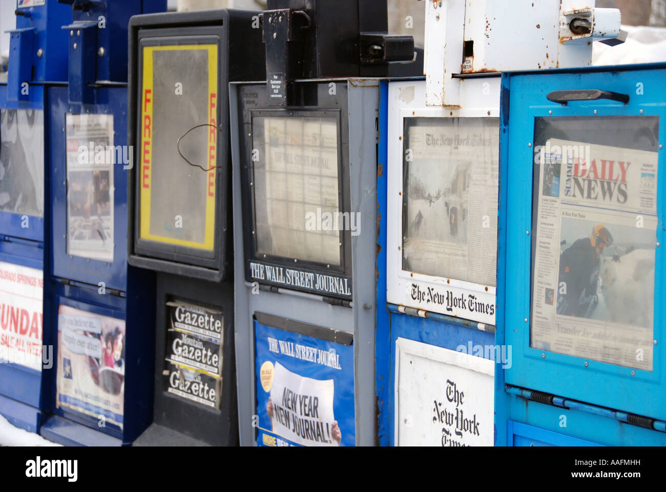 Newspaper vending boxes hi-res stock photography and images - Alamy
