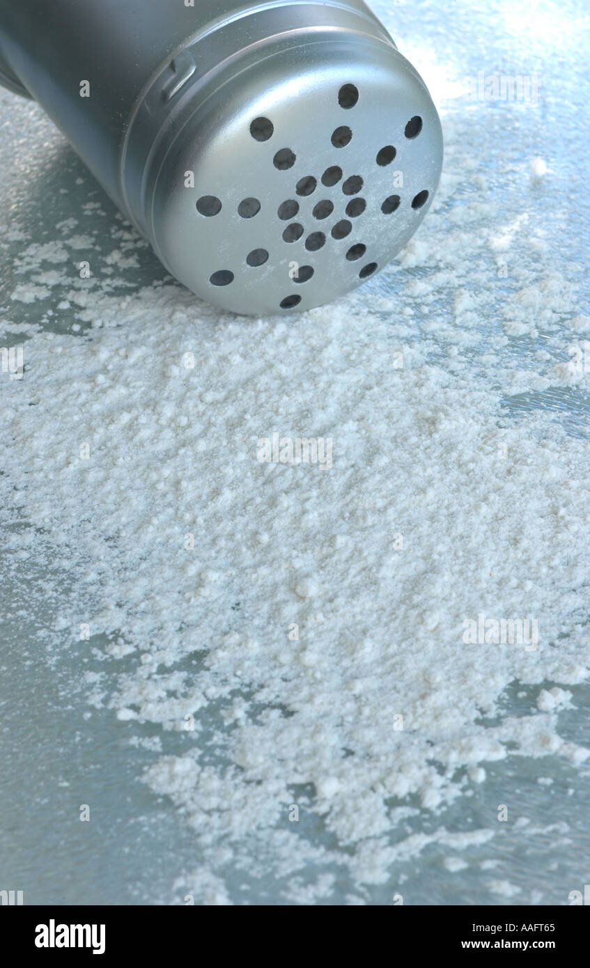 baking flour sprinkled onto work surface Stock Photo - Alamy