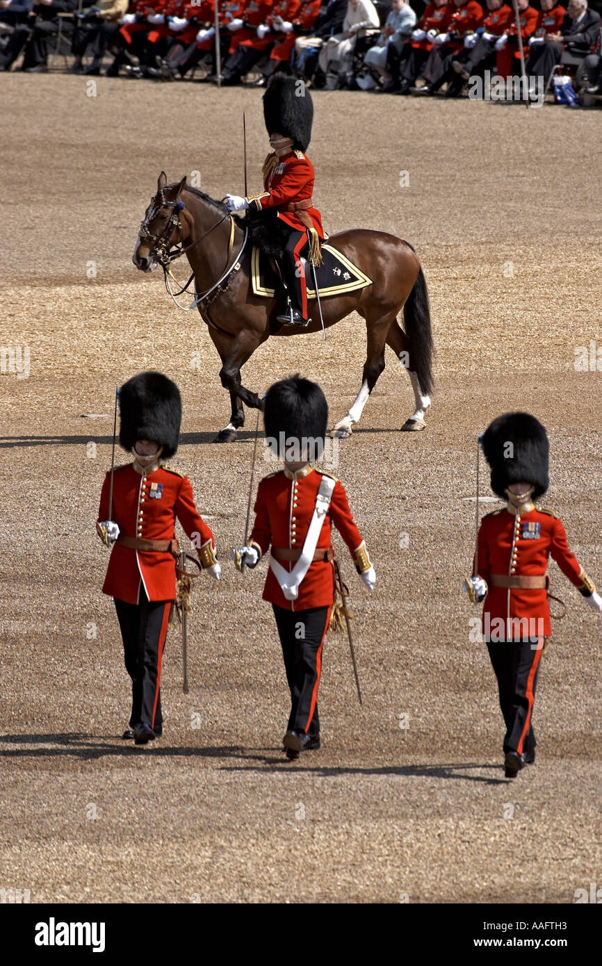Officers of the irish guards hi-res stock photography and images - Alamy