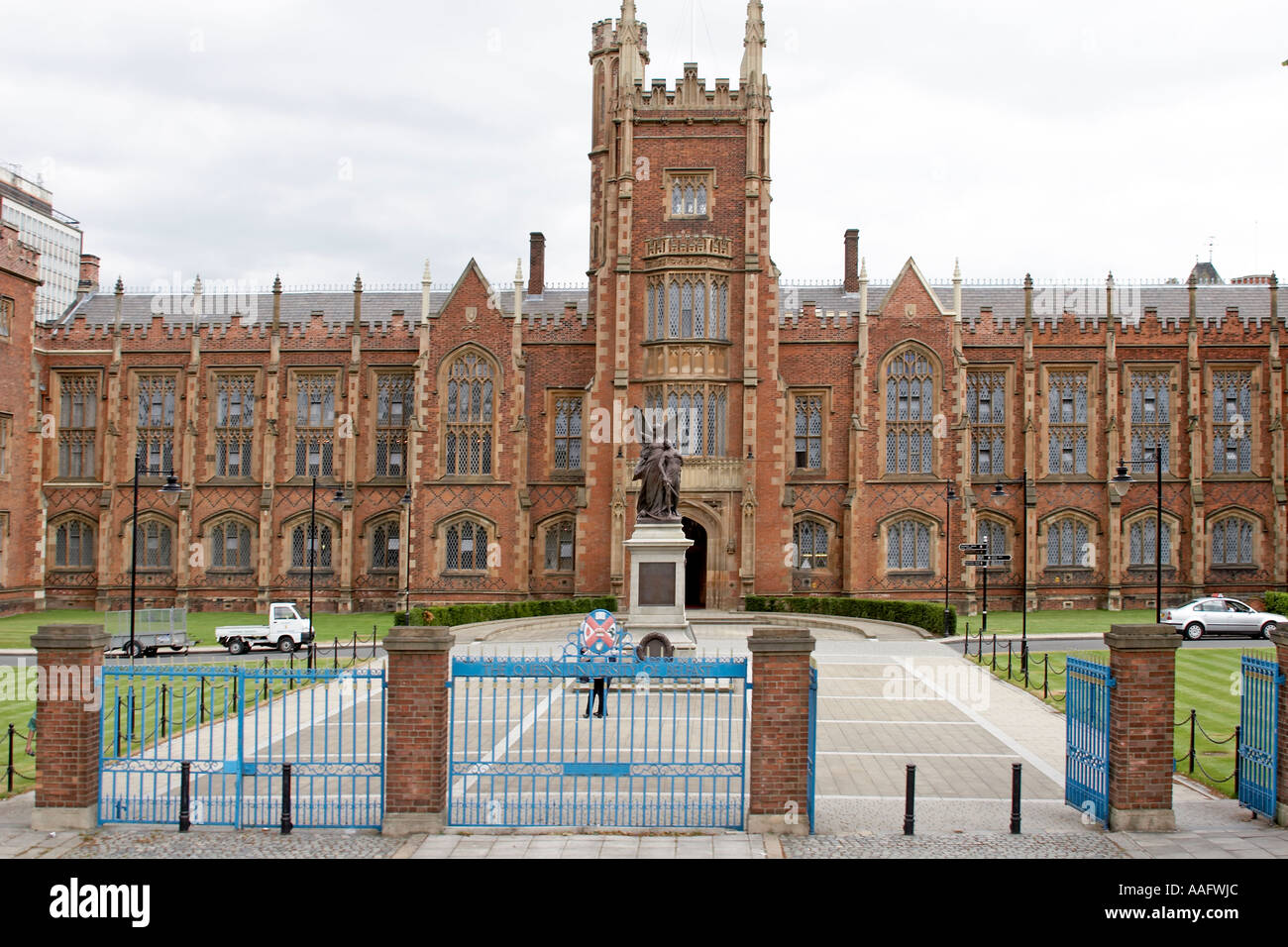 The queen university belfast hi-res stock photography and images - Alamy