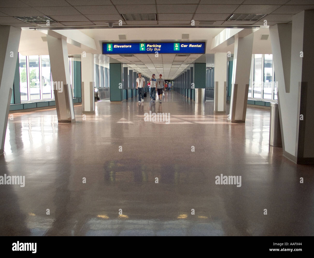 Short term parking sign hi-res stock photography and images - Alamy