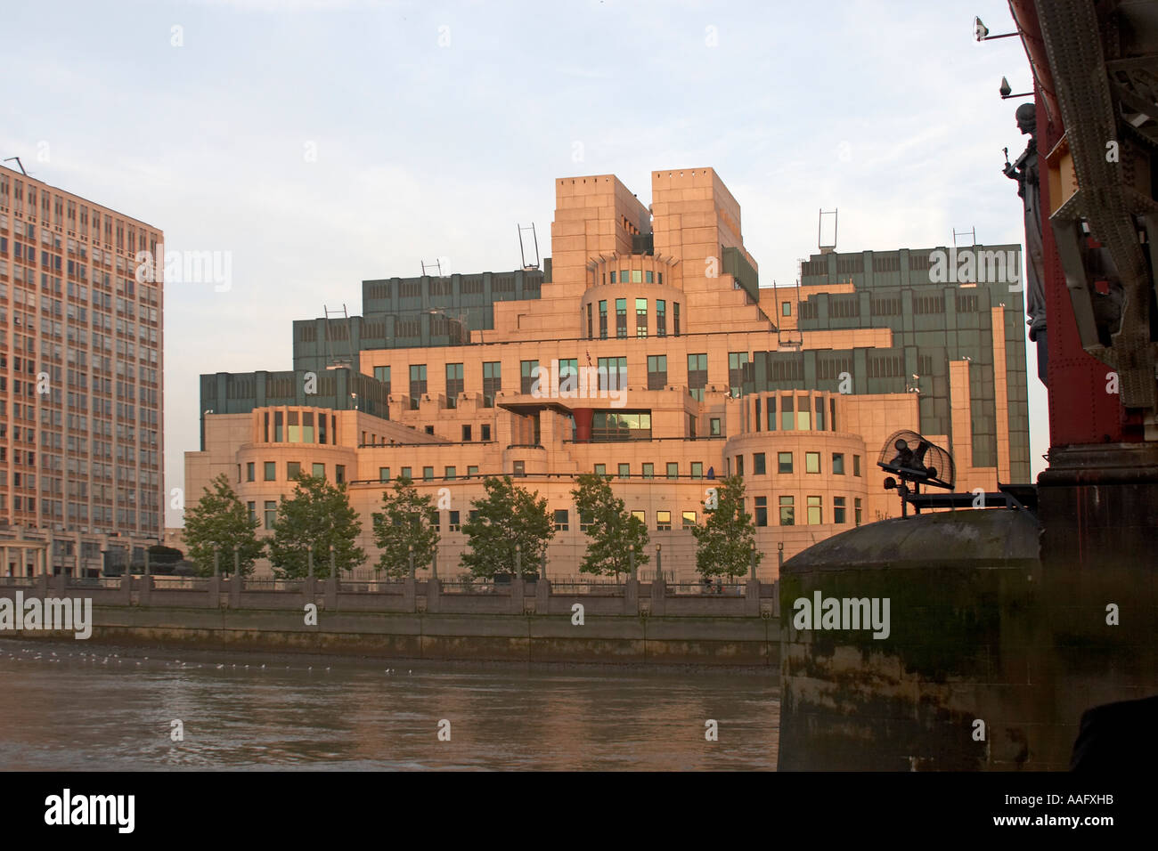 Terry farrell and partners architects hi-res stock photography and ...