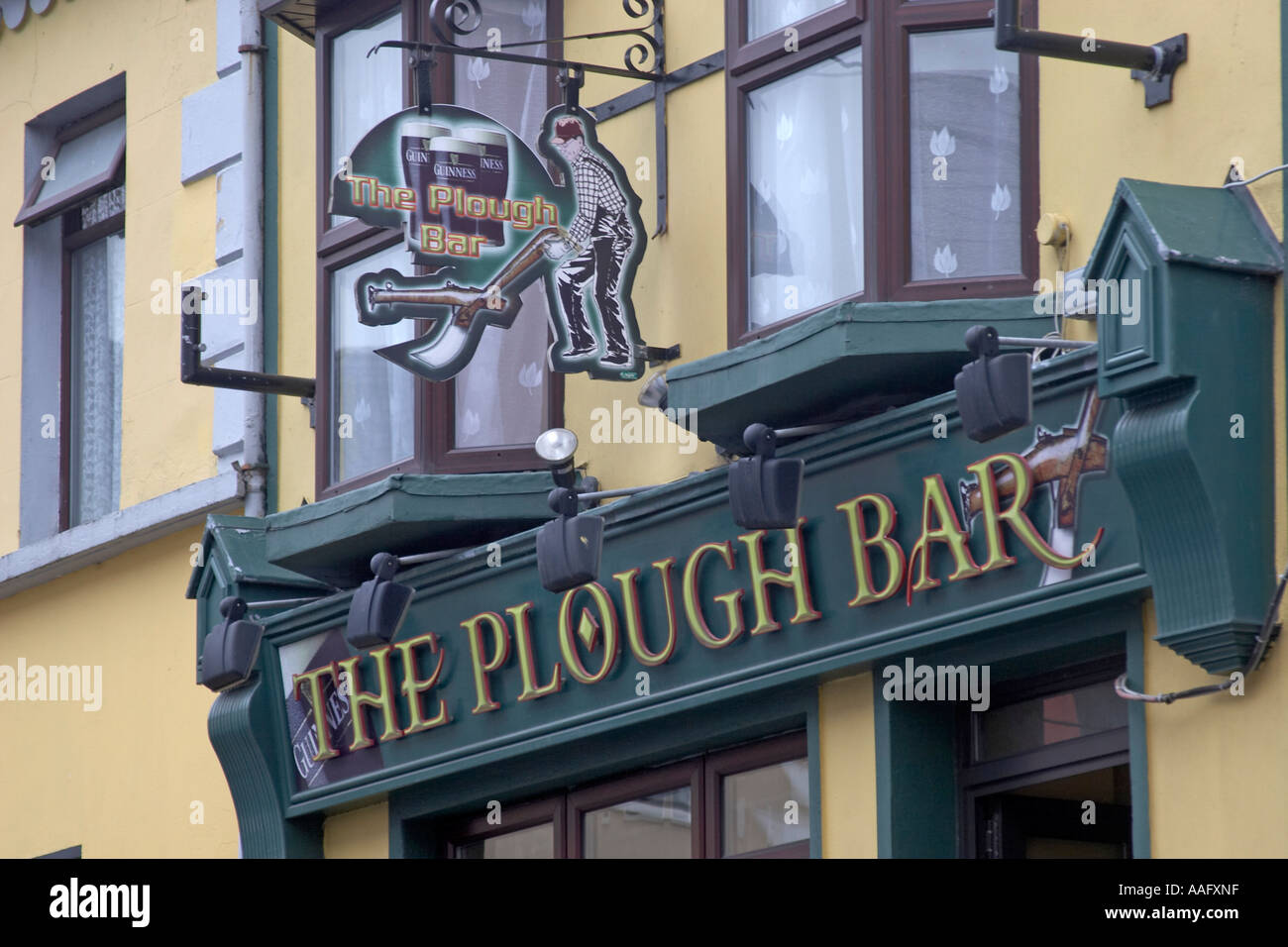 Pub sign of the plough hi-res stock photography and images - Alamy