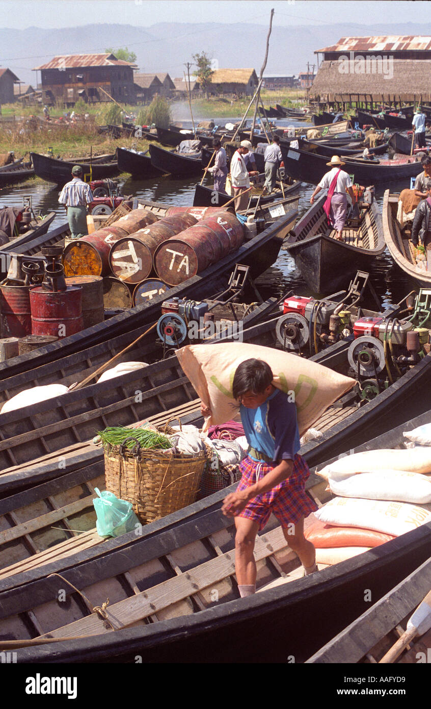 Boats Nanpan Market Inle Lake Myanmar Burma Stock Photo - Alamy