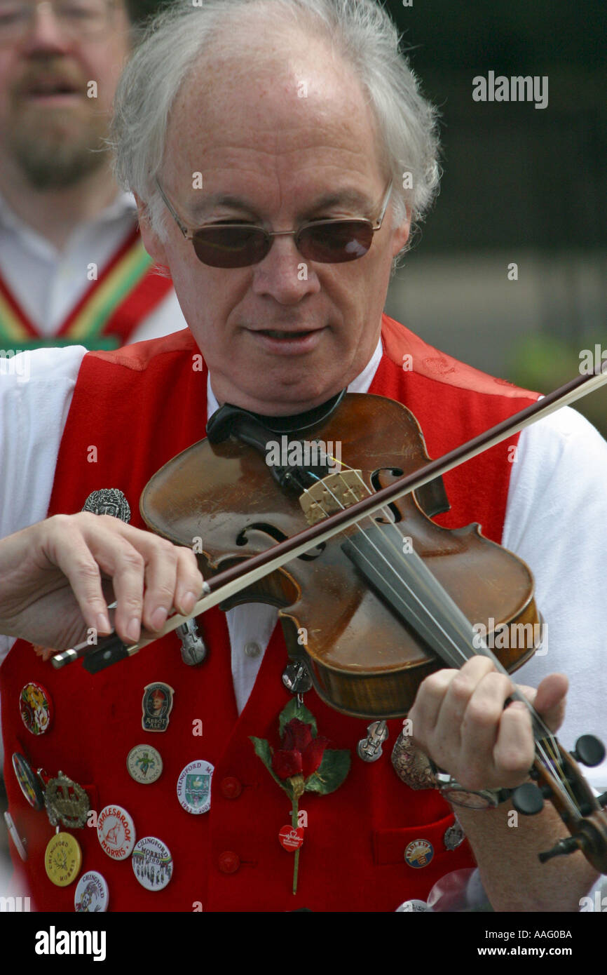 Morris men musician playing fiddle Stock Photo - Alamy