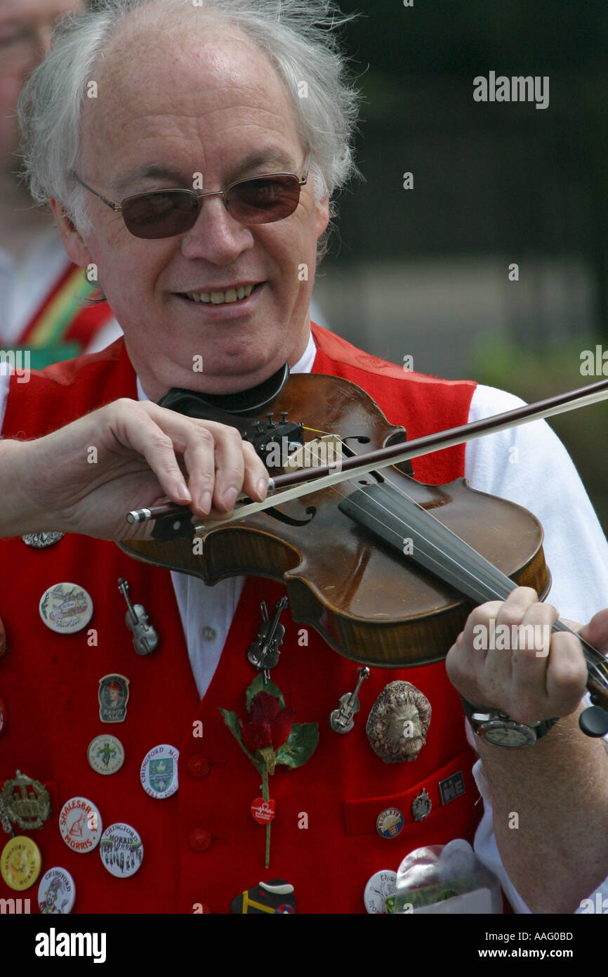 Men fiddle hi-res stock photography and images - Alamy