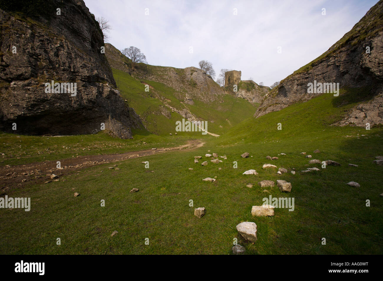 Cavedale with peveril castle hi-res stock photography and images - Alamy