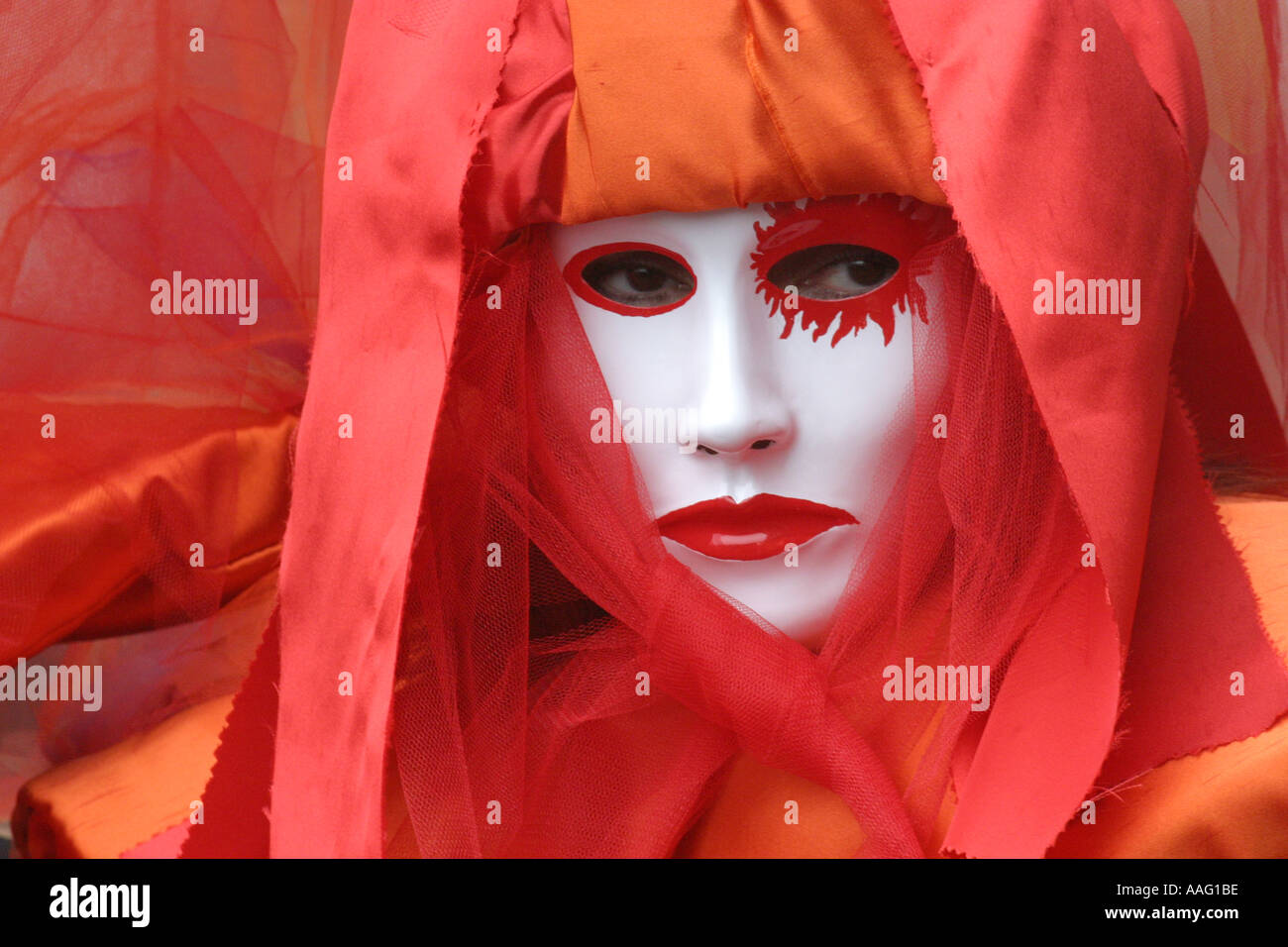Venice carnival , lady masked in red for the big parade in Venice Stock ...