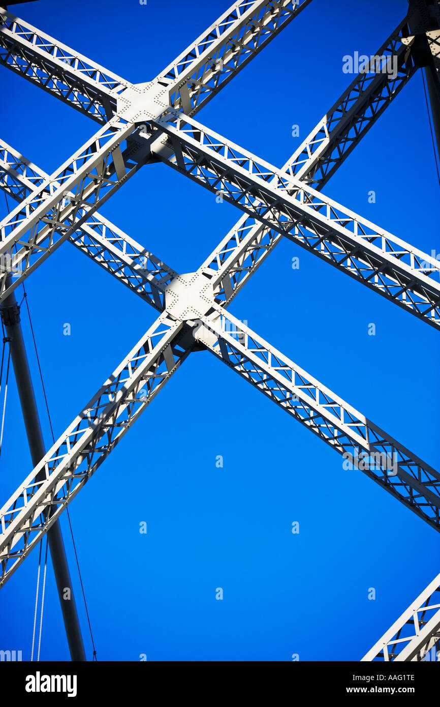 Moving steel beams hi-res stock photography and images - Alamy